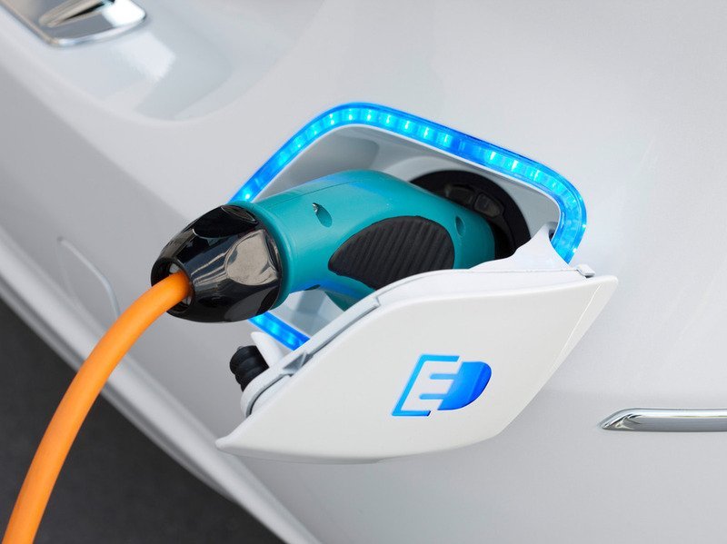 Tesla, tamamen elektrikli Mercedes B-Class geliştirecek.