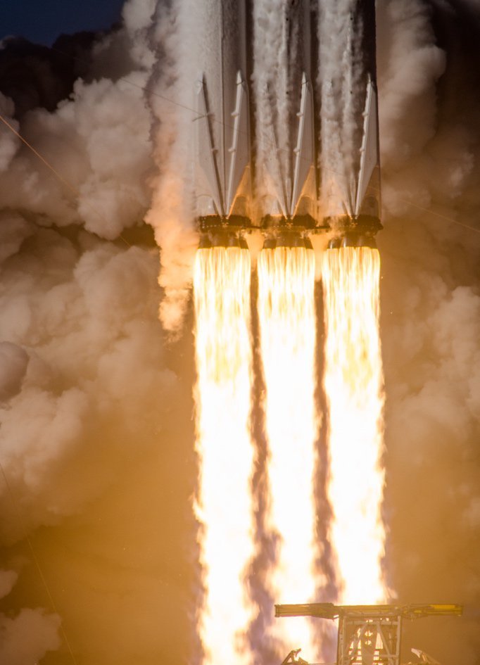 Falcon Heavy İlk Uçuşunu Başarıyla Tamamladı - Technopat