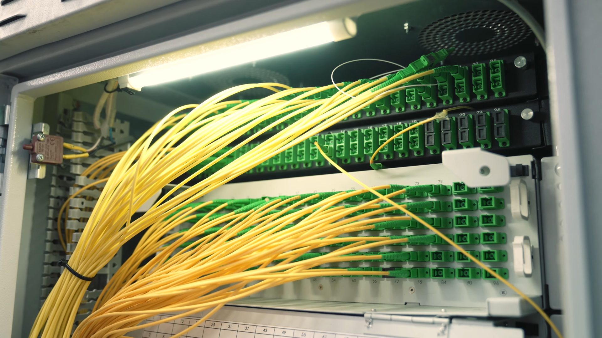 TurkNet GigaFiber Gebze'ye Geldi, Yerinde İnceledik - Technopat